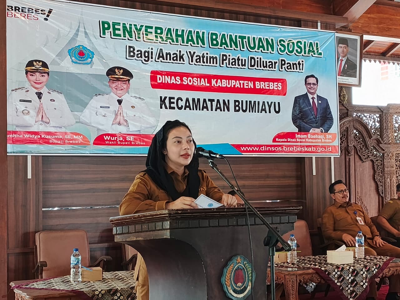 Pemkab Salurkan Bansos ke Ratusan Anak Yatim di Brebes