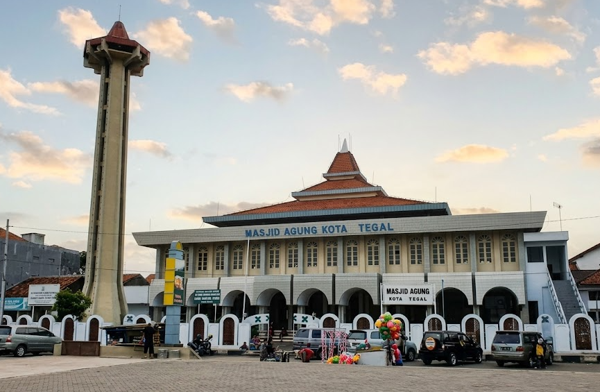 Sejarah Masjid Agung Tegal: Jejak Perjuangan, Dakwah, dan Arsitektur ...