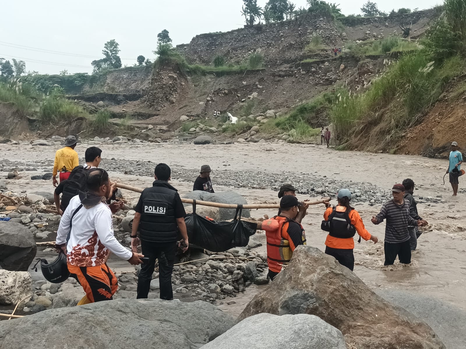 Pencarian Berakhir, Korban Arus Banjir Bojong Tegal Ditemukan Meninggal ...