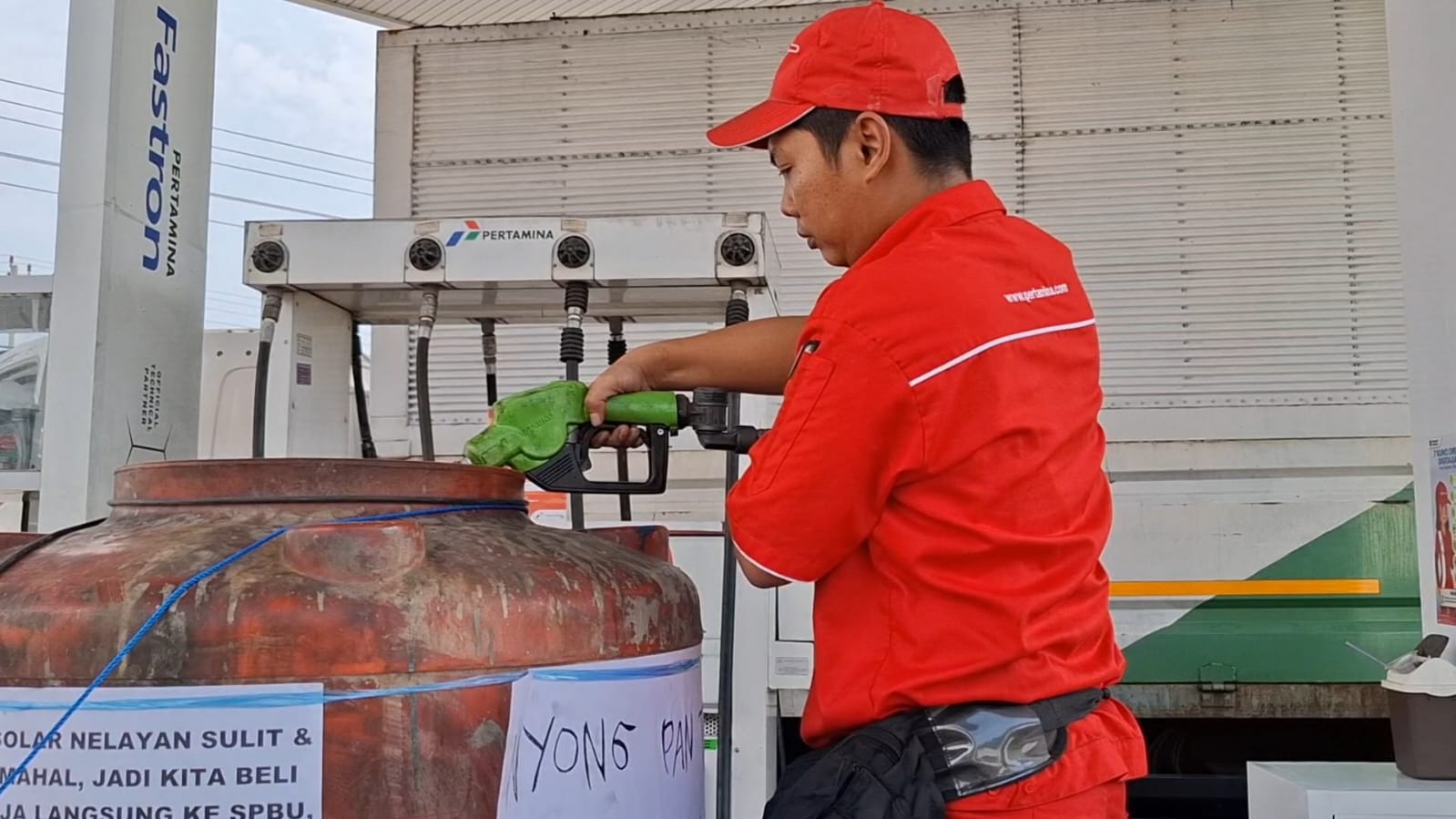 Harga Solar B40 Tembus Rp28.150 per Liter, Ratusan Kapal Nelayan di ...
